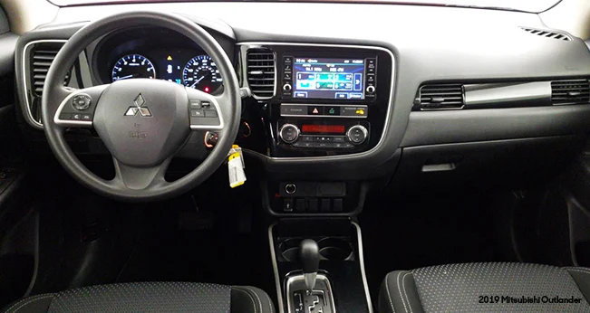2020 Mitsubishi Outlander review, photos & specs | CarMax